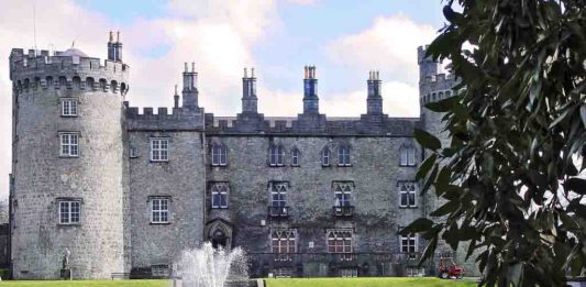 Newgrange and Knowth: Ireland Ruins Worth Seeing - Travis Neighbor Ward